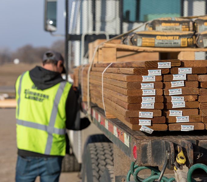 Minnesota lumberyard keeps relationships at forefront