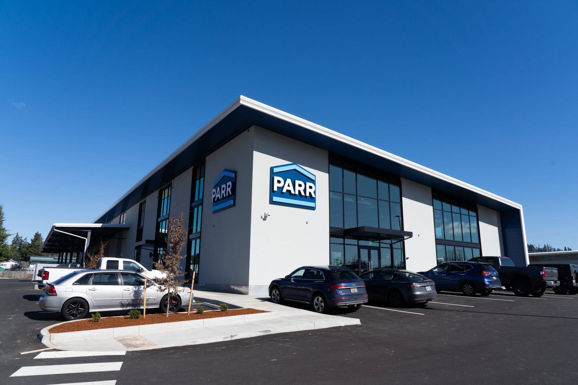 Parr Lumber celebrates opening of new Damascus store